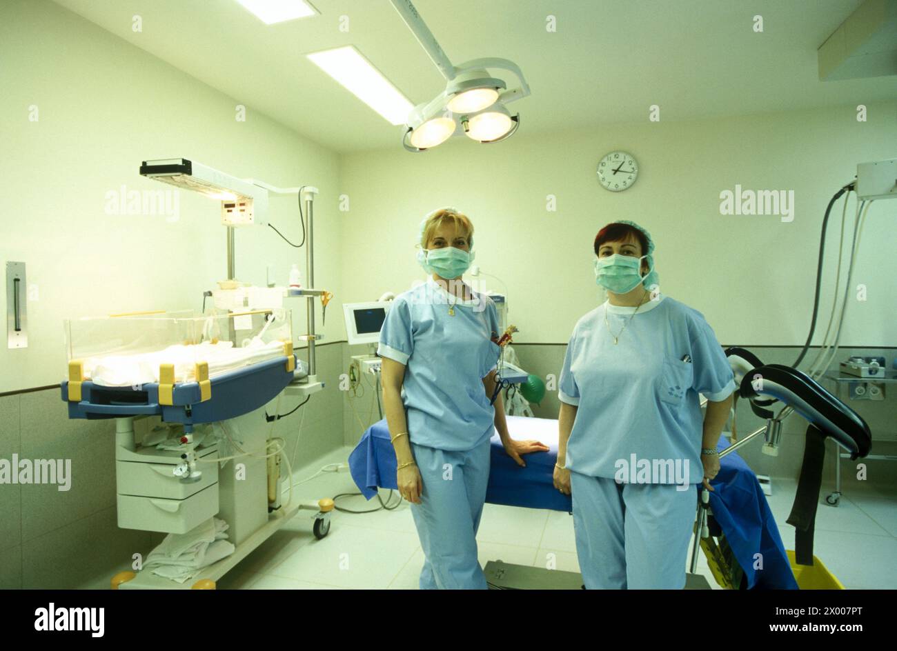 Nurses at hospital delivery room Stock Photo - Alamy