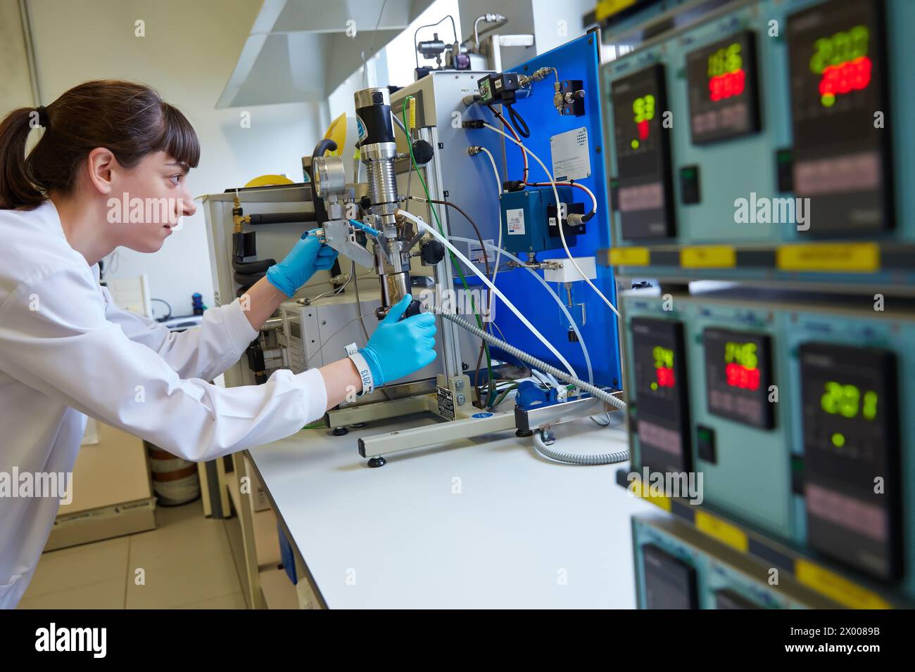 Gas diffusion electrodes hi-res stock photography and images - Alamy