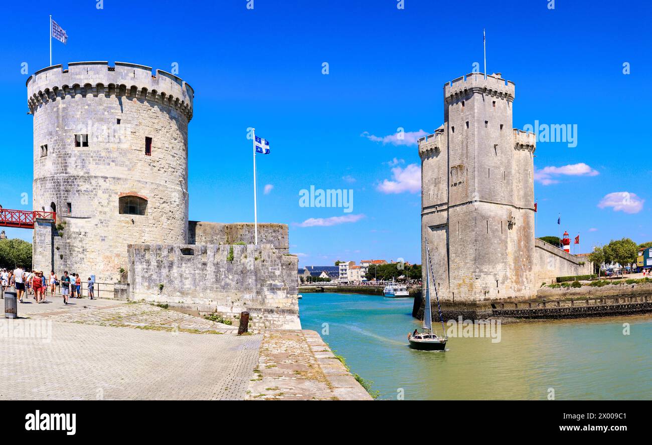 The old port with Saint-Nicolas Tower and Chain Tower. La Rochelle ...