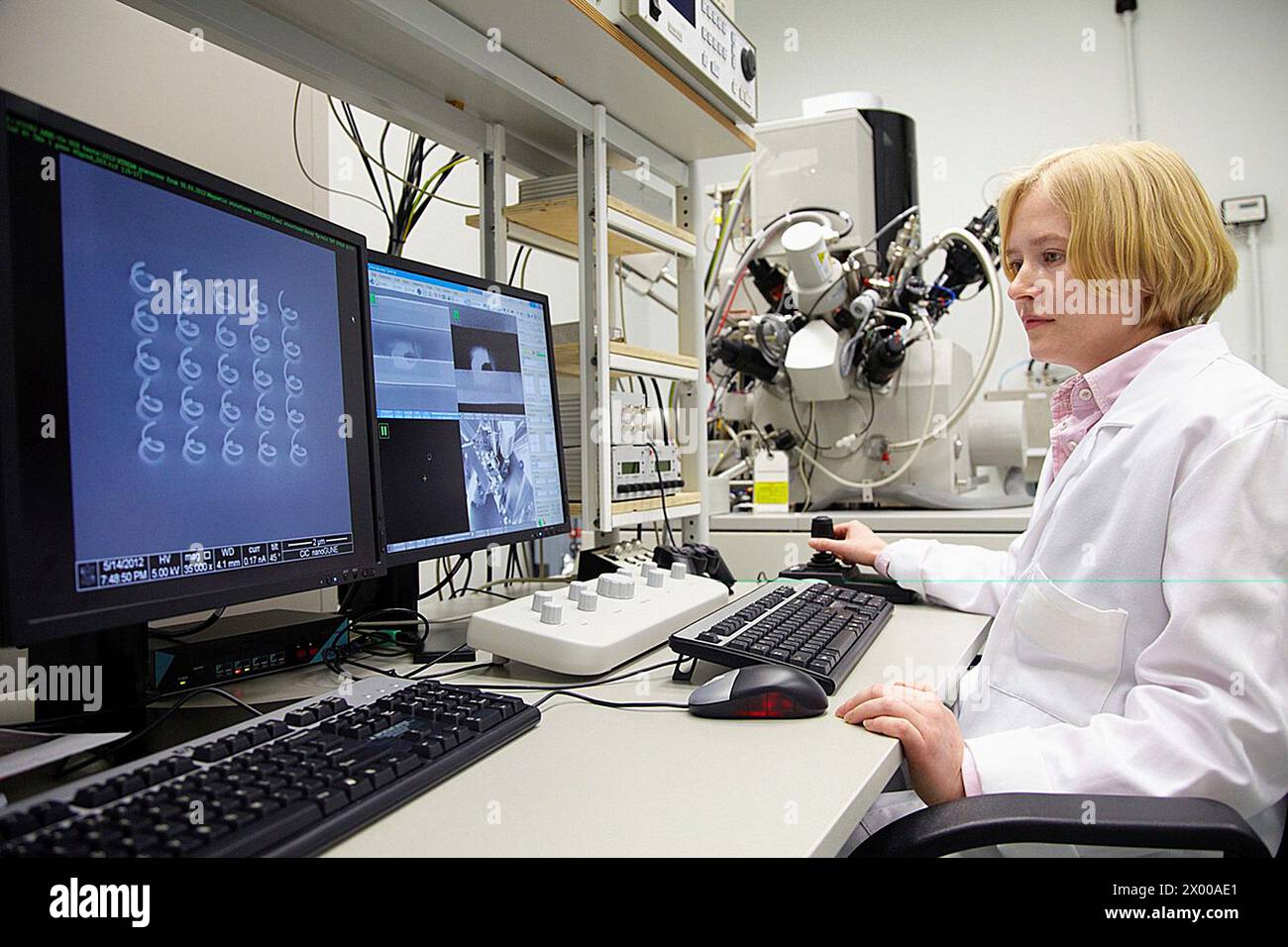 Focused-Ion-Beam FIB Nanofabrication Laboratory, Dual-Beam FIB, Helios ...