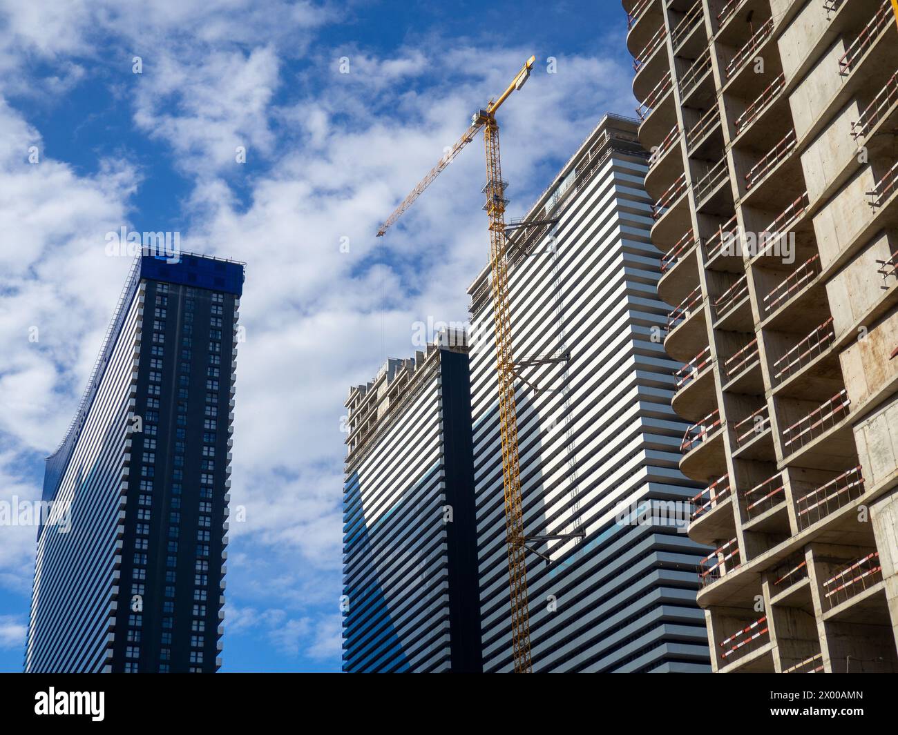 Construction of high-rise buildings in Asia. Local life and ...
