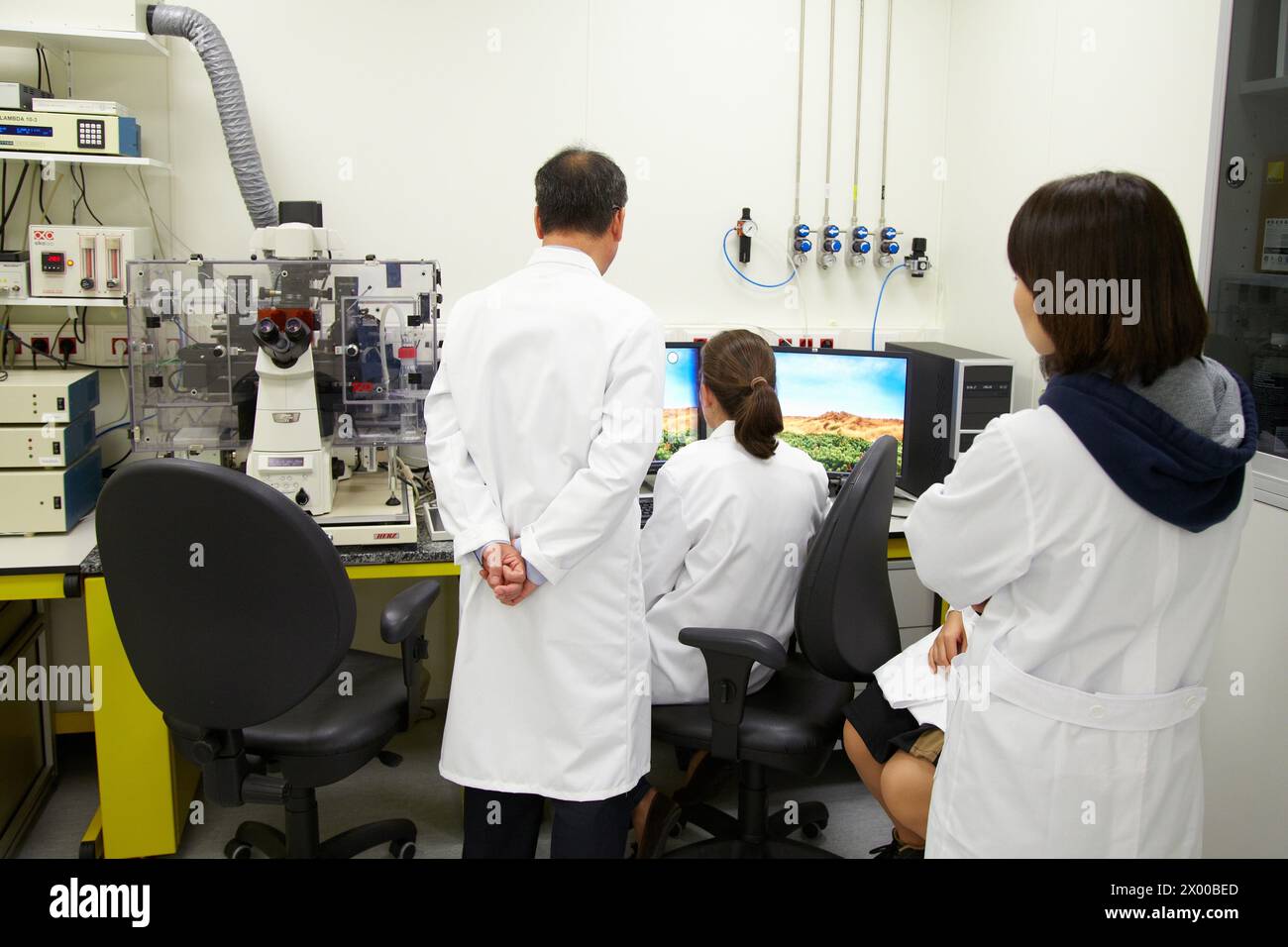 Inverted optical microscope hi-res stock photography and images - Alamy