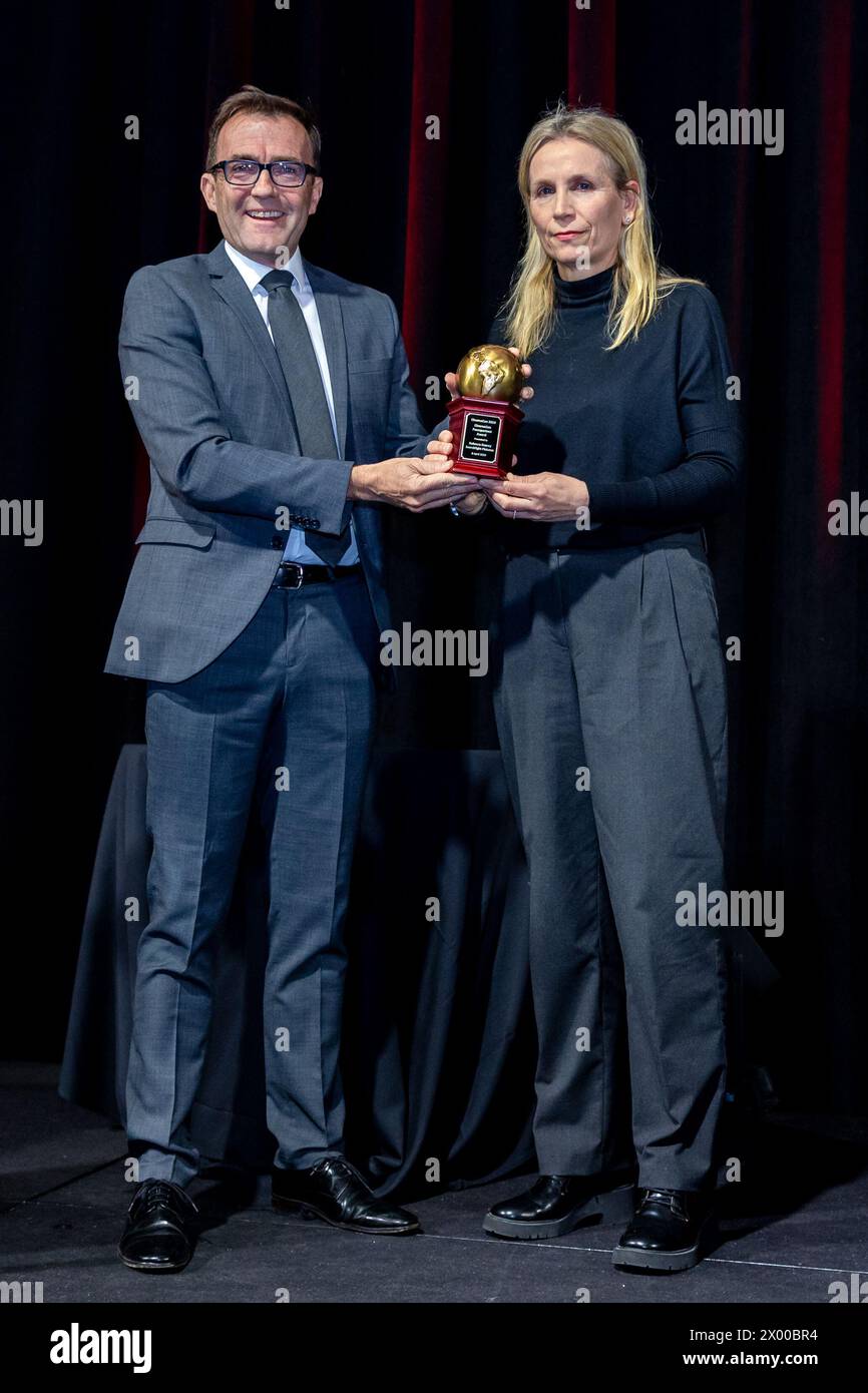 Las Vegas, USA. 08th Apr, 2024. Tony Chambers (L), Senior VP of Studio ...