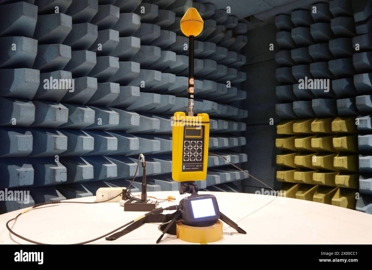 Technical measurement of electromagnetic compatibility in a test ...
