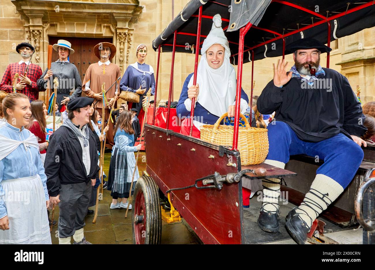 Olentzero and Mari Domingi, Christmas, Basilica de Santa Maria ...