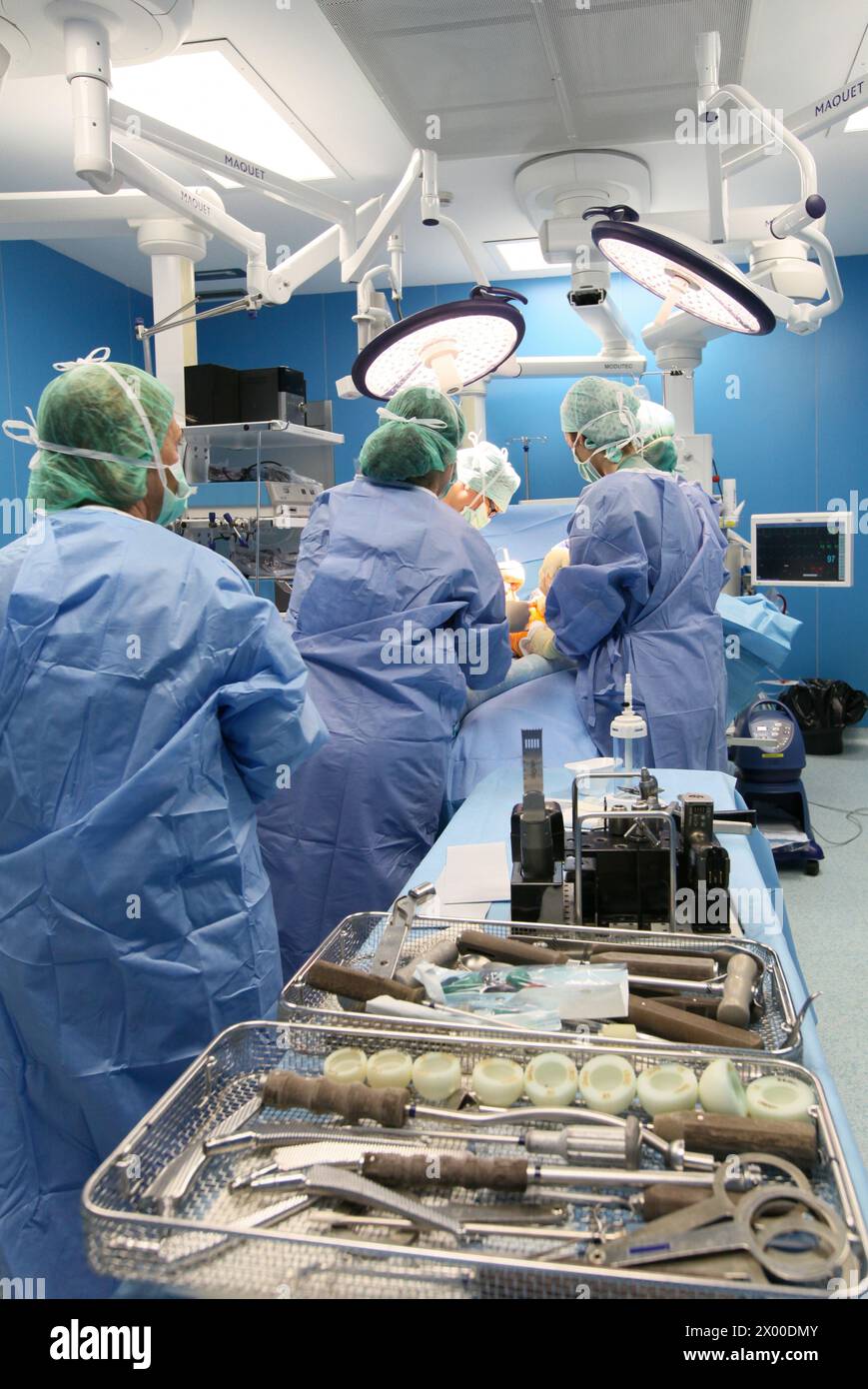 Hip replacement surgery, Orthopedics and Trauma surgery, Surgeon ...