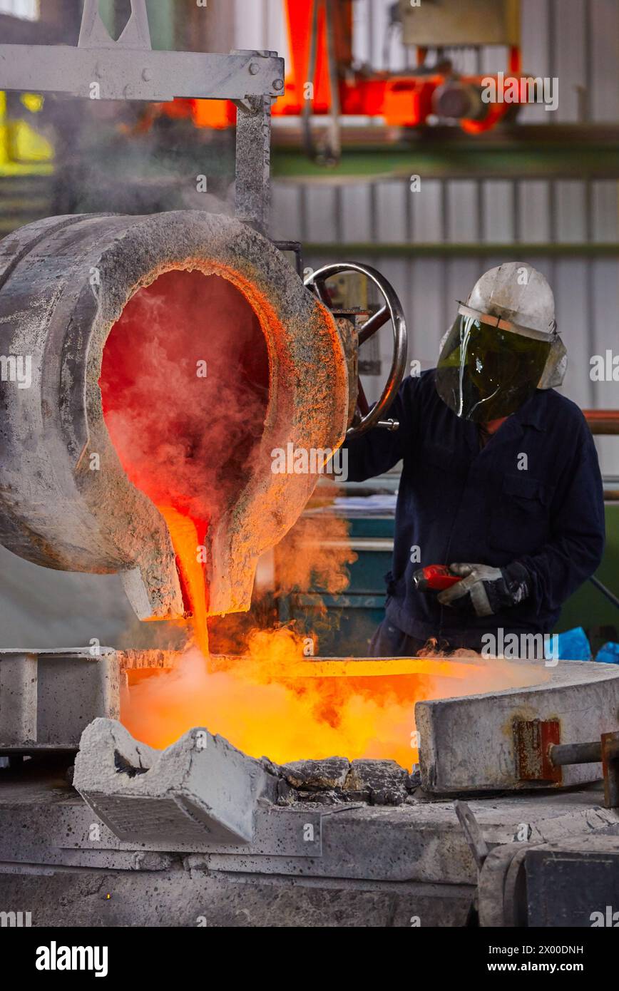 Metal factory spain worker hi-res stock photography and images - Alamy