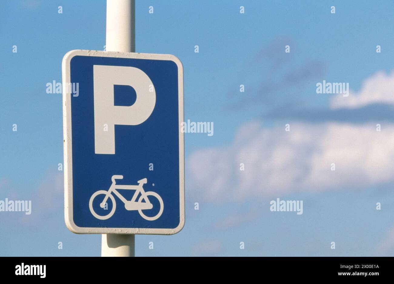 Cargo bike parking sign hi-res stock photography and images - Alamy