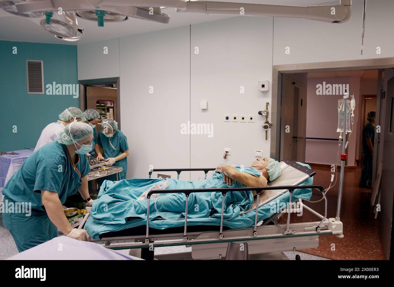 Resuscitation beds hi-res stock photography and images - Alamy