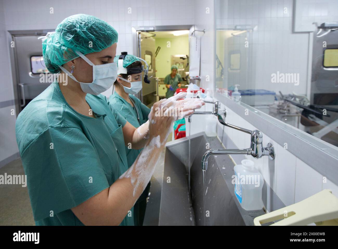 Surgical Scrub, Handwashing, Operating Room, Surgery, Hospital Donostia ...