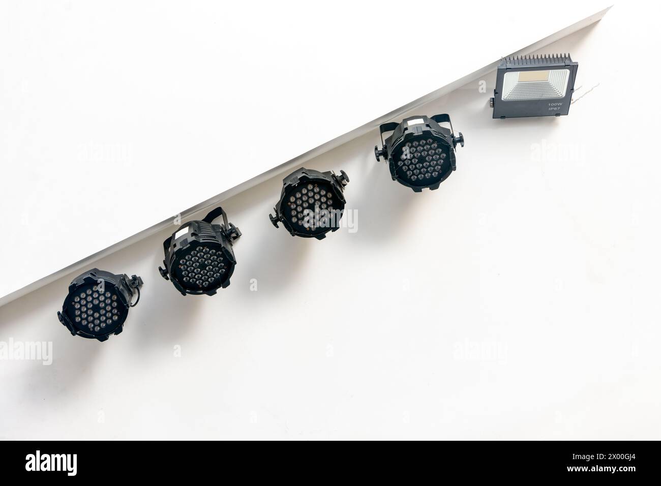 A set of spotlights hanging from the ceiling above the stage Stock ...