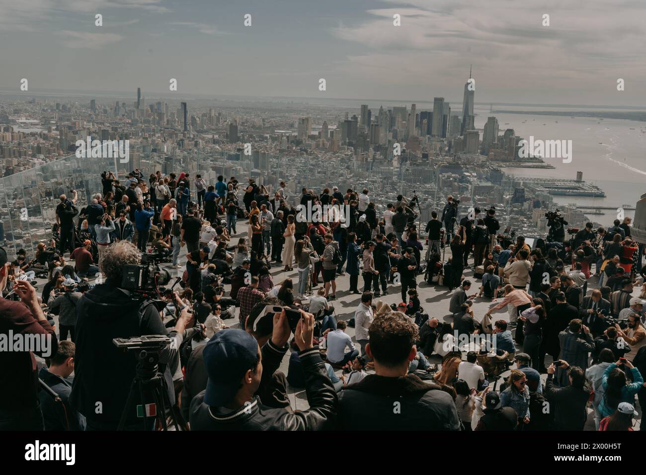 Solar eclipse 2024 crowd hi-res stock photography and images - Alamy