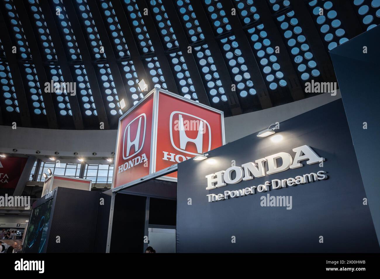 Picture of a sign with the logo of Honda on their main store for ...