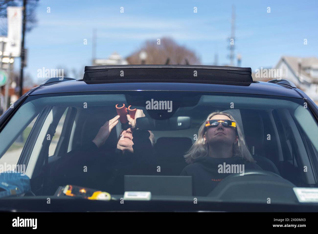 Plattsburgh, USA. 8th Apr, 2024. People watch a solar eclipse at ...