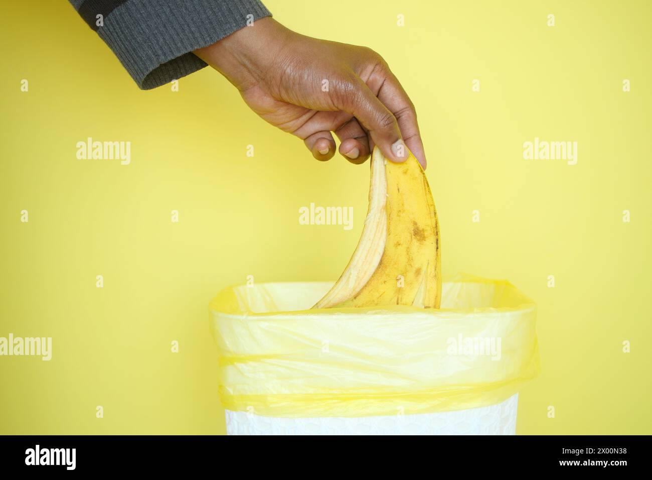 throwing banana in a garbage bin Stock Photo - Alamy