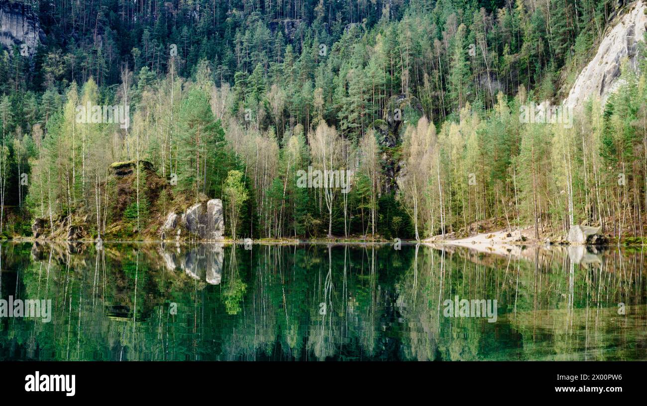 Beautiful lake surrounded woodland trees hi-res stock photography and ...