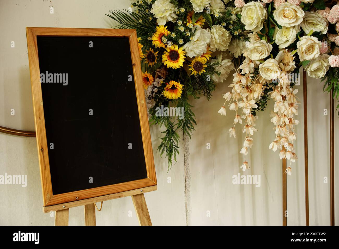 Wedding welcome board wooden frame with flowers decoration Stock Photo ...