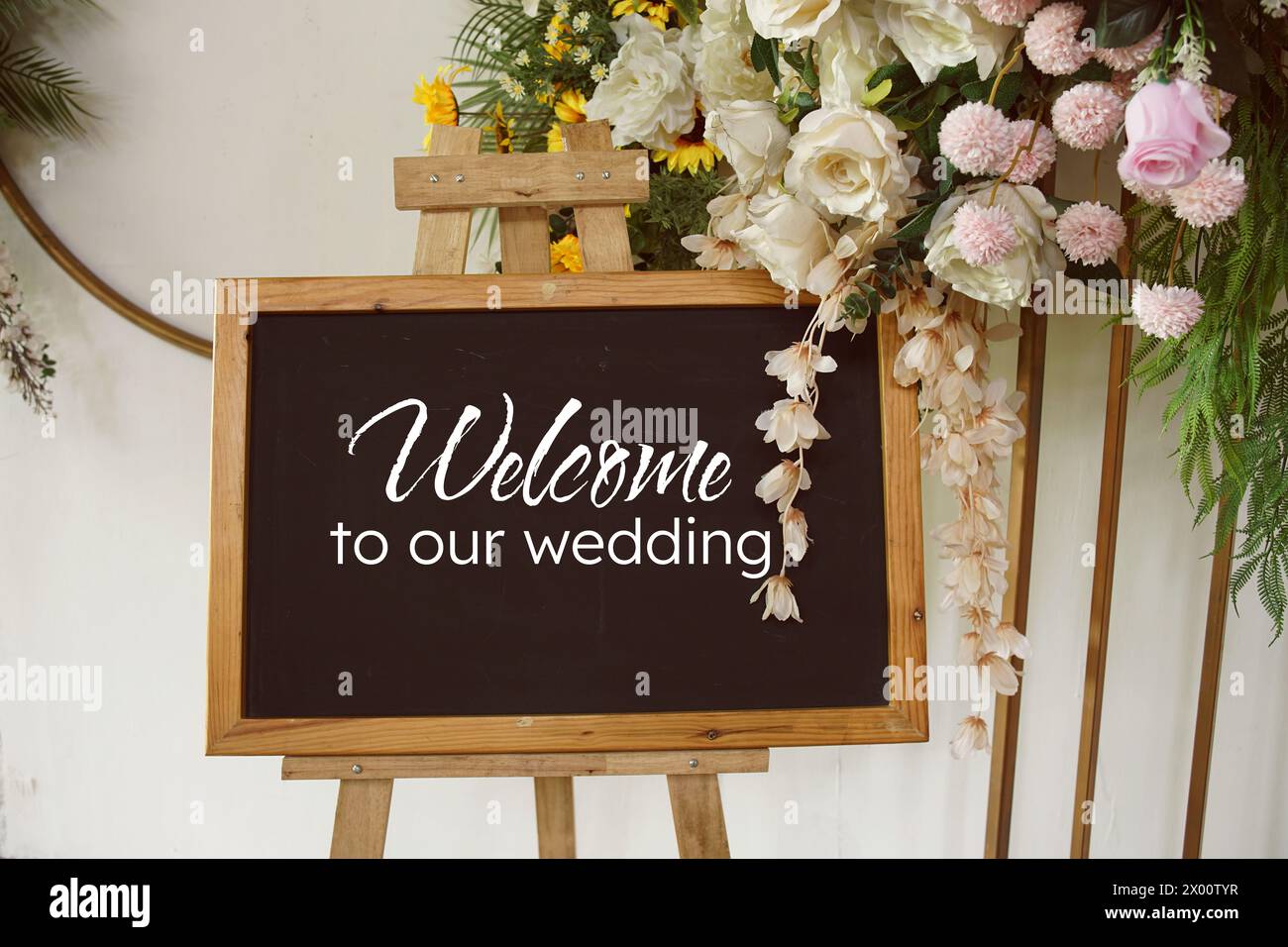 Wedding welcome board wooden frame with flowers decoration Stock Photo ...