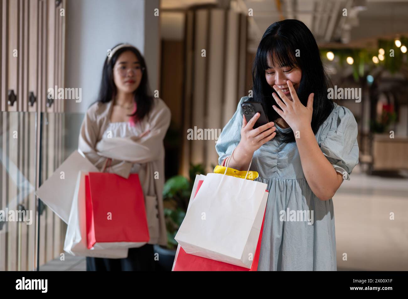 Angry customer shopping mall hi-res stock photography and images - Alamy