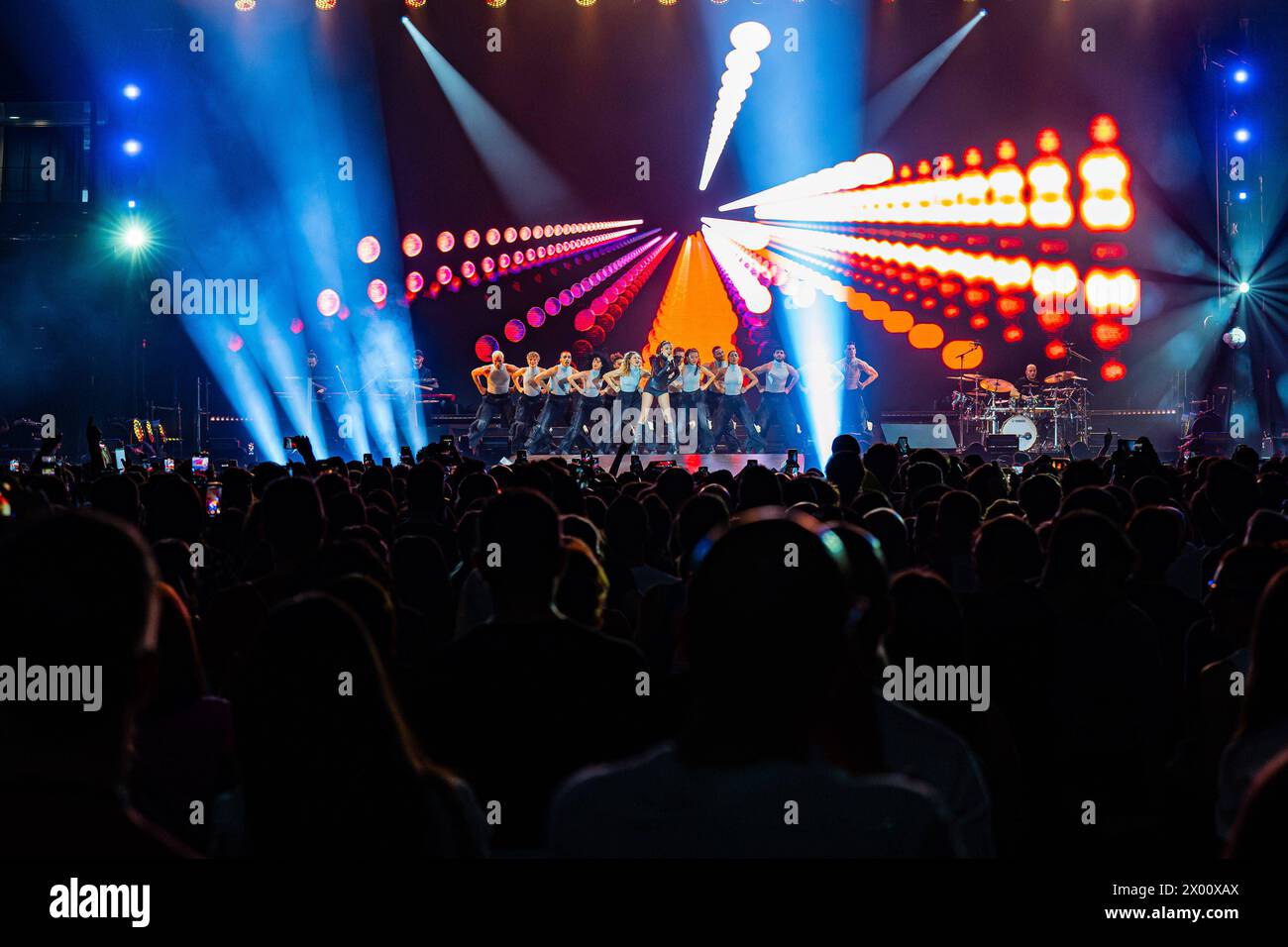 Italian singer Music Concert - Annalisa - Tutti nel vortice palasport ...