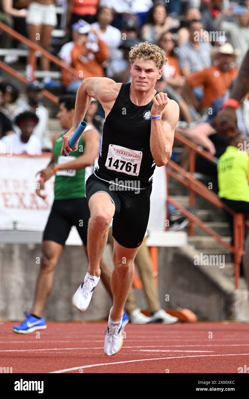 Matthew Boring runs second leg for USA Red in Invitational 4 x 400m ...