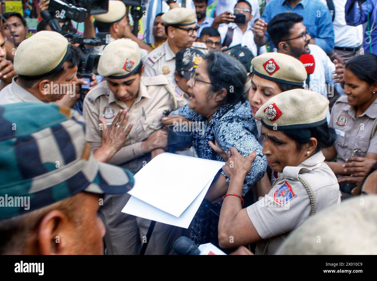 Election commission of india office hi-res stock photography and images ...