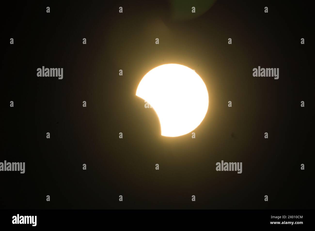 San Francisco, United States. 08th Apr, 2024. The moment of eclipse ...