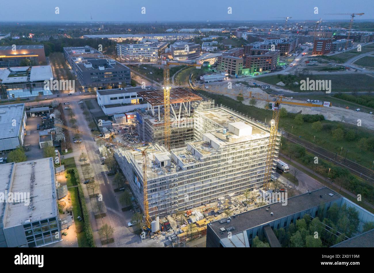 Hanover, Germany. 09th Apr, 2024. Construction cranes stand at the ...