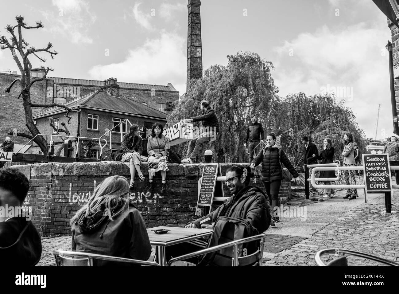 City road lock moorings hi-res stock photography and images - Alamy