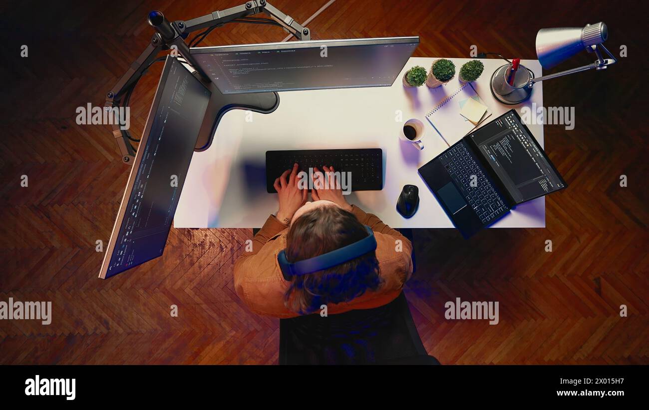 Software stretching hi-res stock photography and images - Alamy