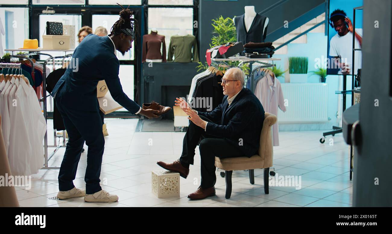 Shopping center senior pair hi-res stock photography and images - Alamy