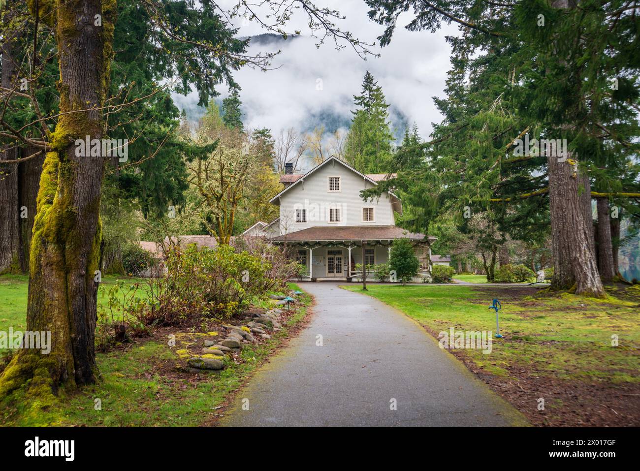 The Lake Crescent Lodge at Lake Crescent in Olympic National Park ...