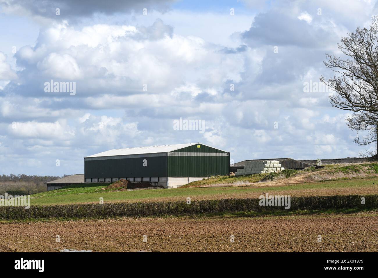 farm buildings in leicestershire Stock Photo - Alamy