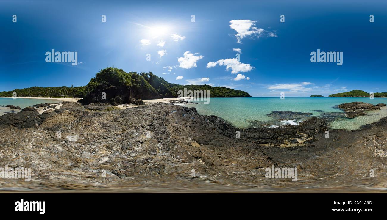 Rocky coastline with clear ocean waves. Diapela Beach. El Nido. Palawan ...