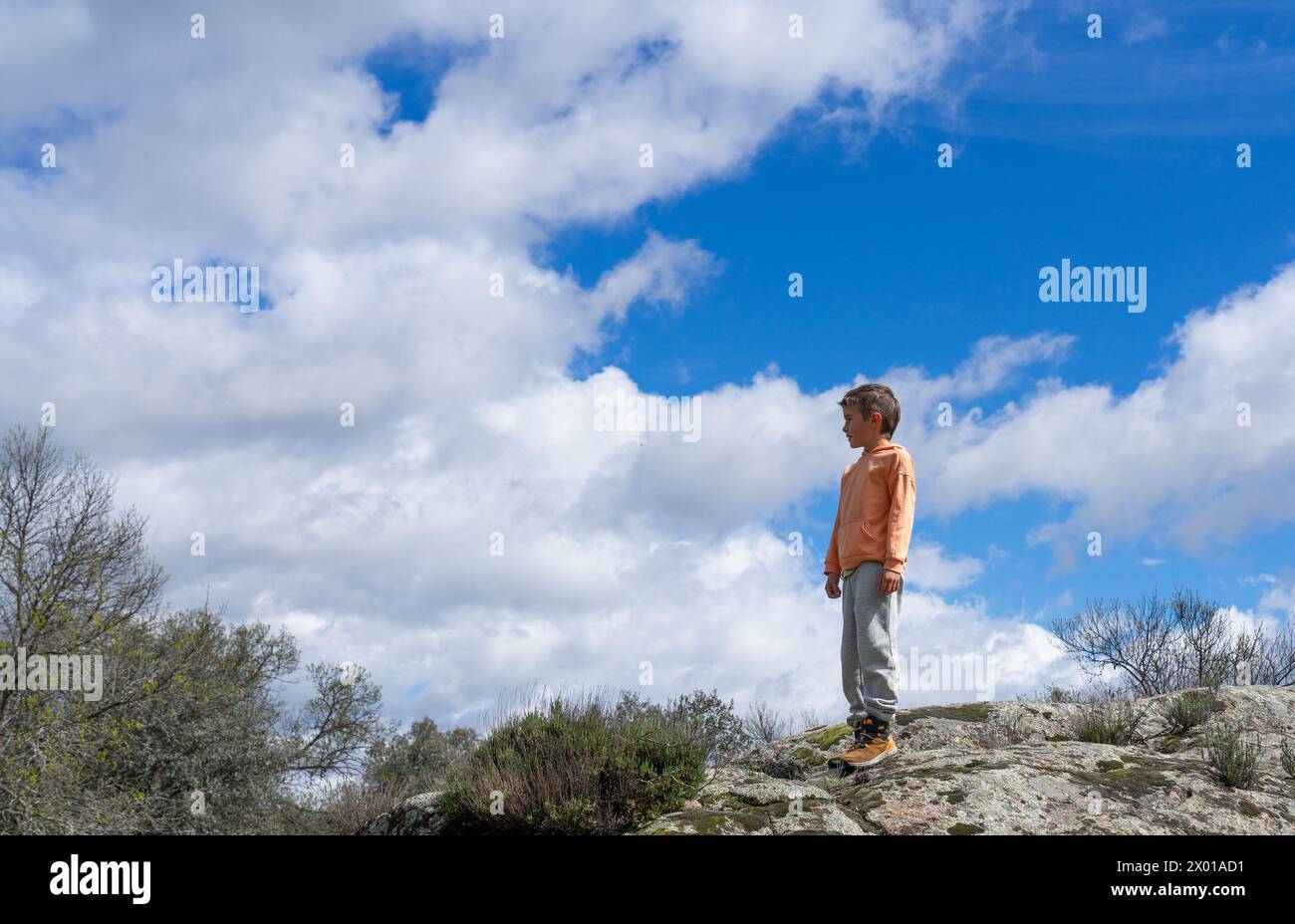 Kid looking in wonder hi-res stock photography and images - Alamy
