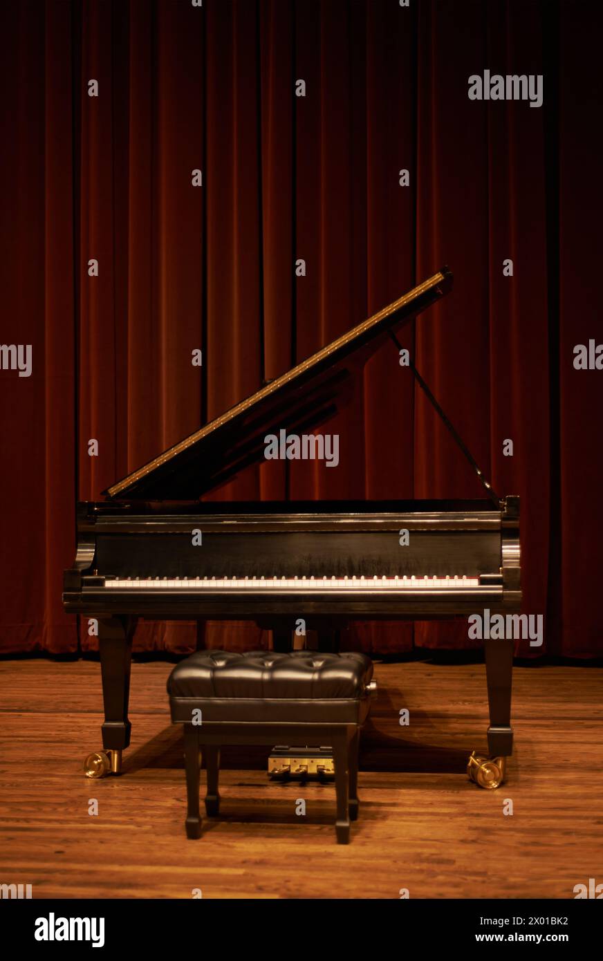 Piano player playing in a concert hall hi-res stock photography and ...