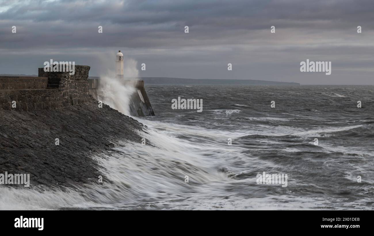 Rough seas lighthouse hi-res stock photography and images - Alamy