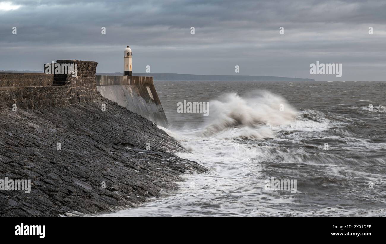 Rough seas and waves crashing into a sea wall and lighthouse (Porthcawl ...