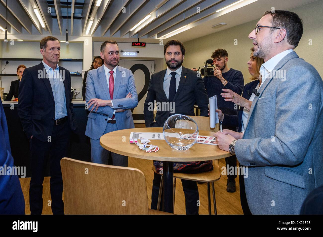 Les presidents de parti francophones invites sur le plateau de QR le ...