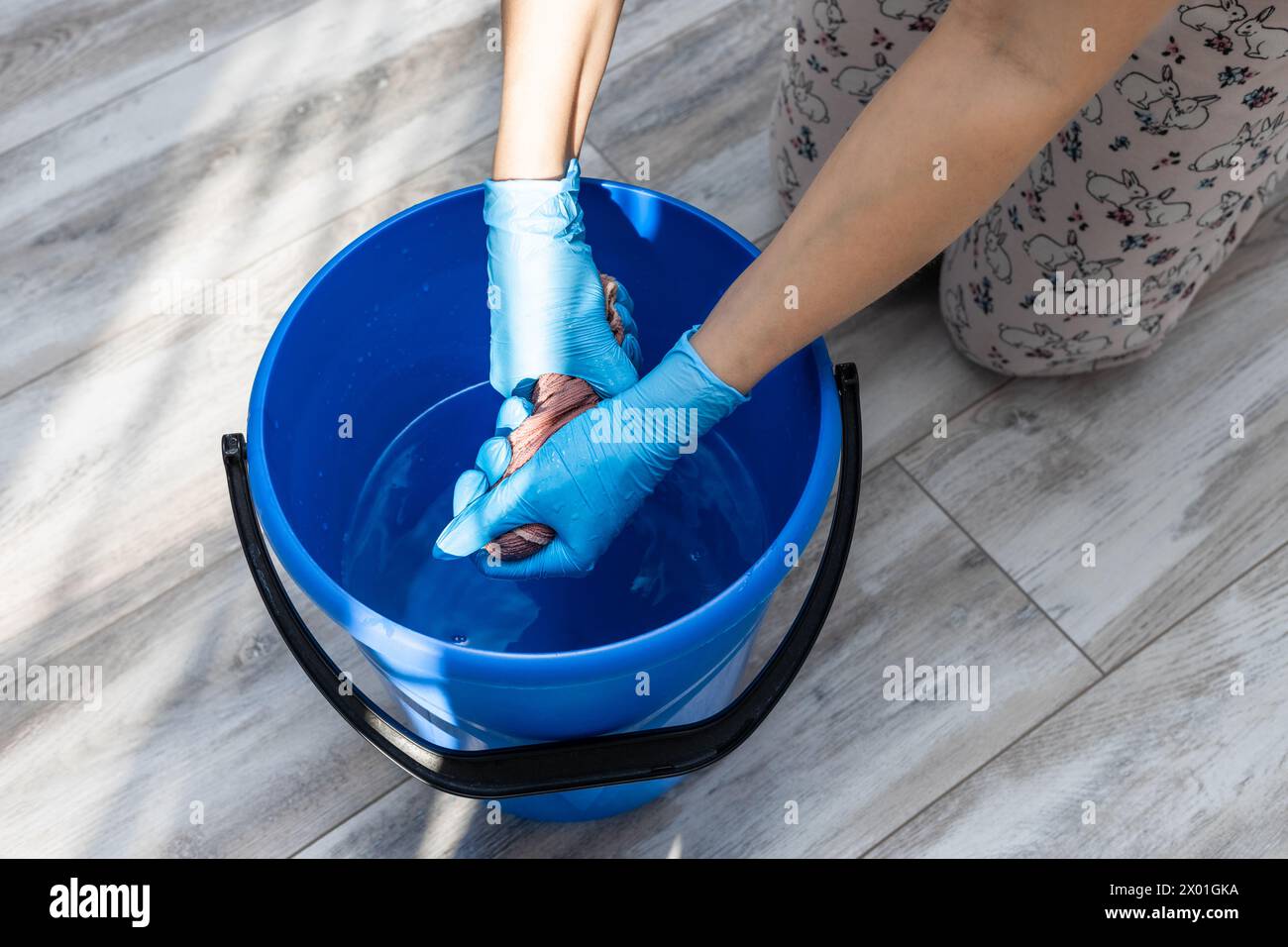 Wrings hi-res stock photography and images - Alamy