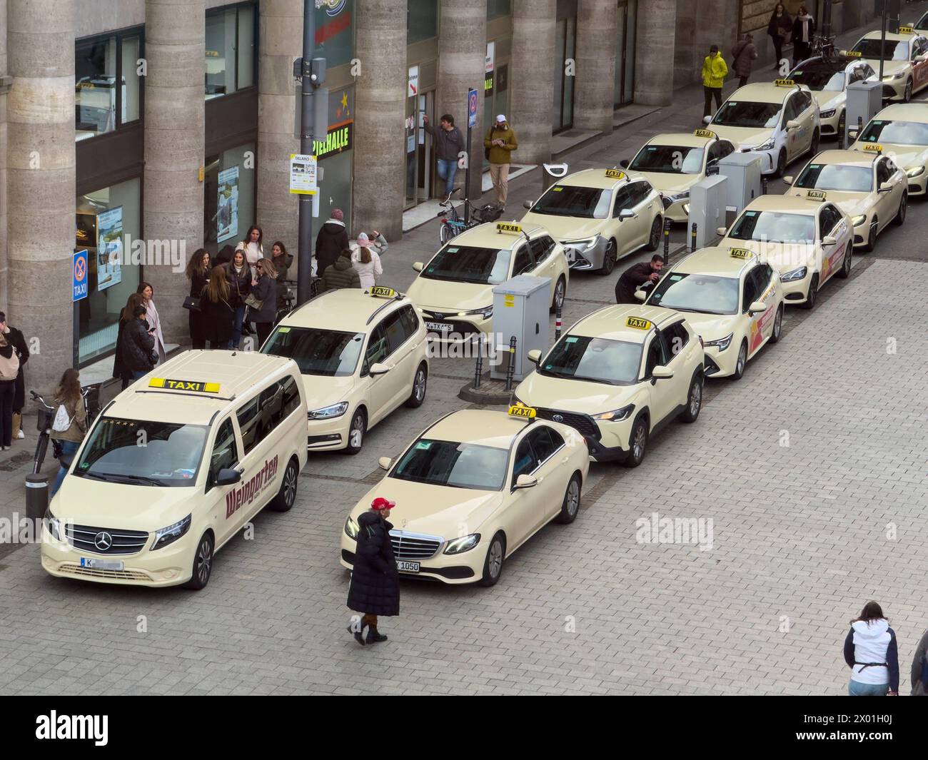 Passagiere an land transportieren hi-res stock photography and images ...