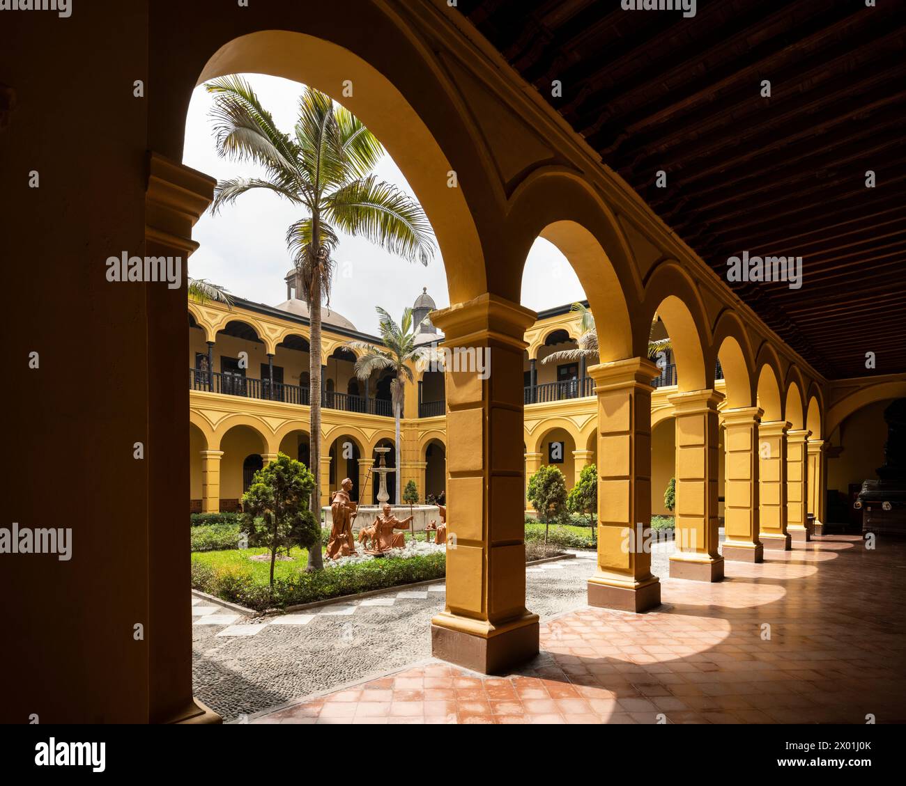 Basílica y convento de san francisco de lima hi-res stock photography ...