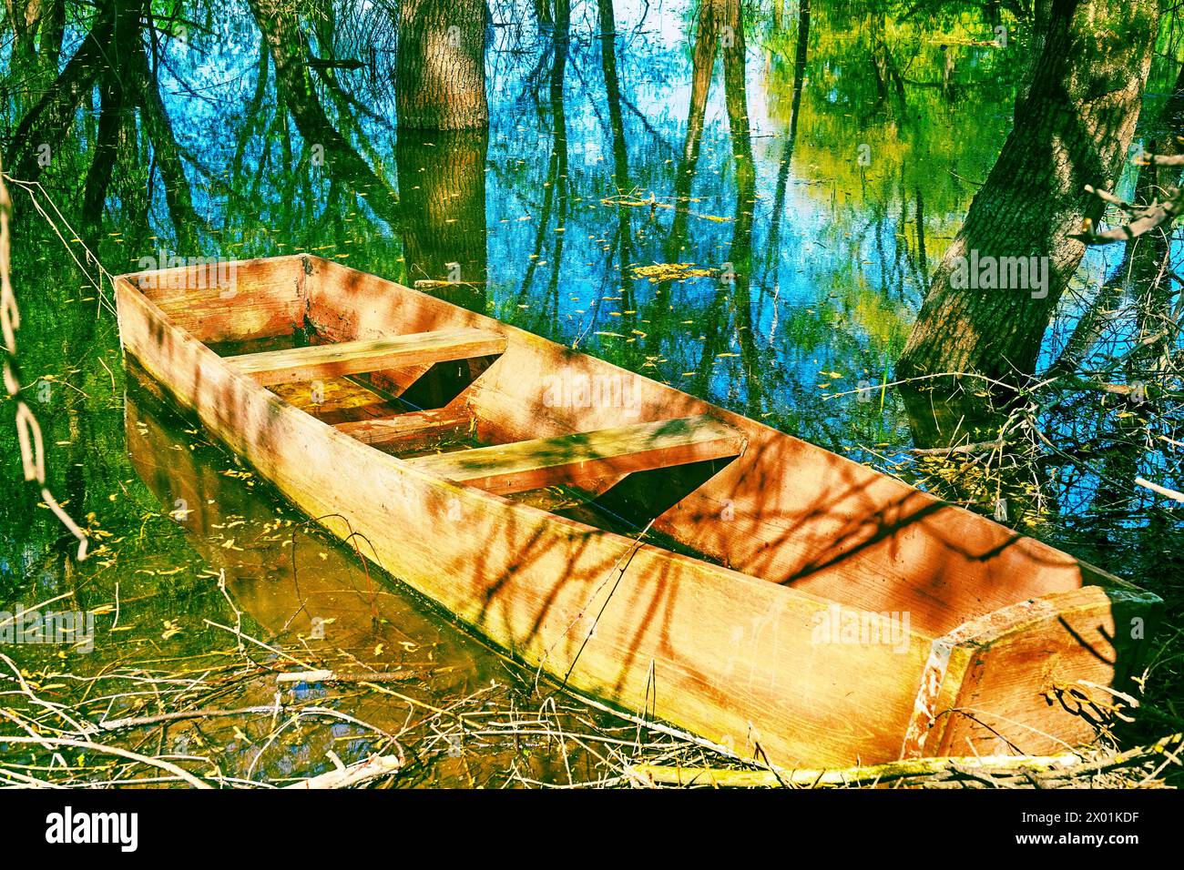 Old simple wooden one oar flat-bottomed boat design for inland waters ...