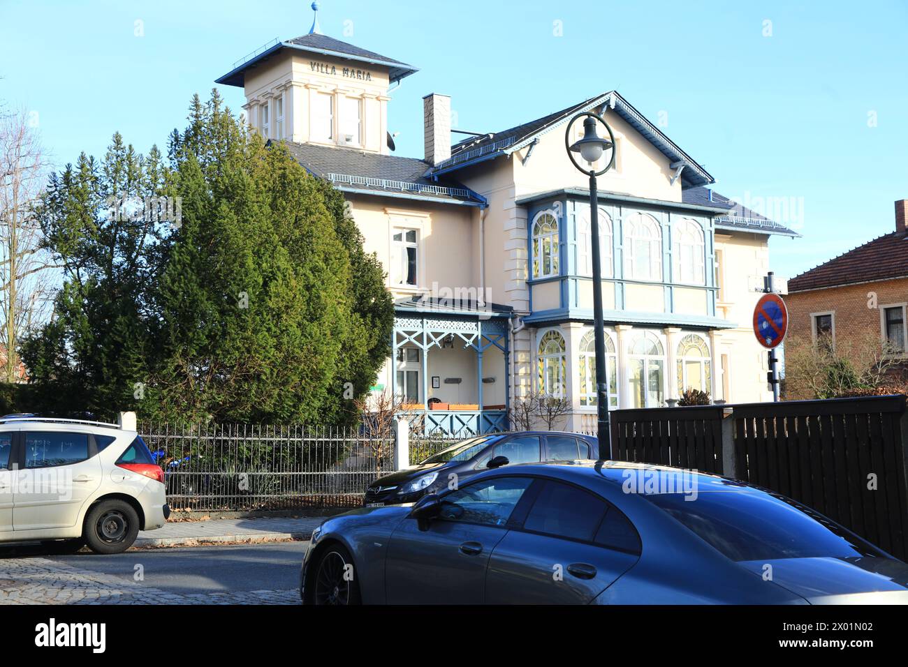 In der neoklassizistischen Elbhang-Villa "Villa Maria" im noblen ...