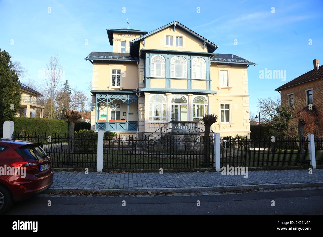 In der neoklassizistischen Elbhang-Villa "Villa Maria" im noblen ...