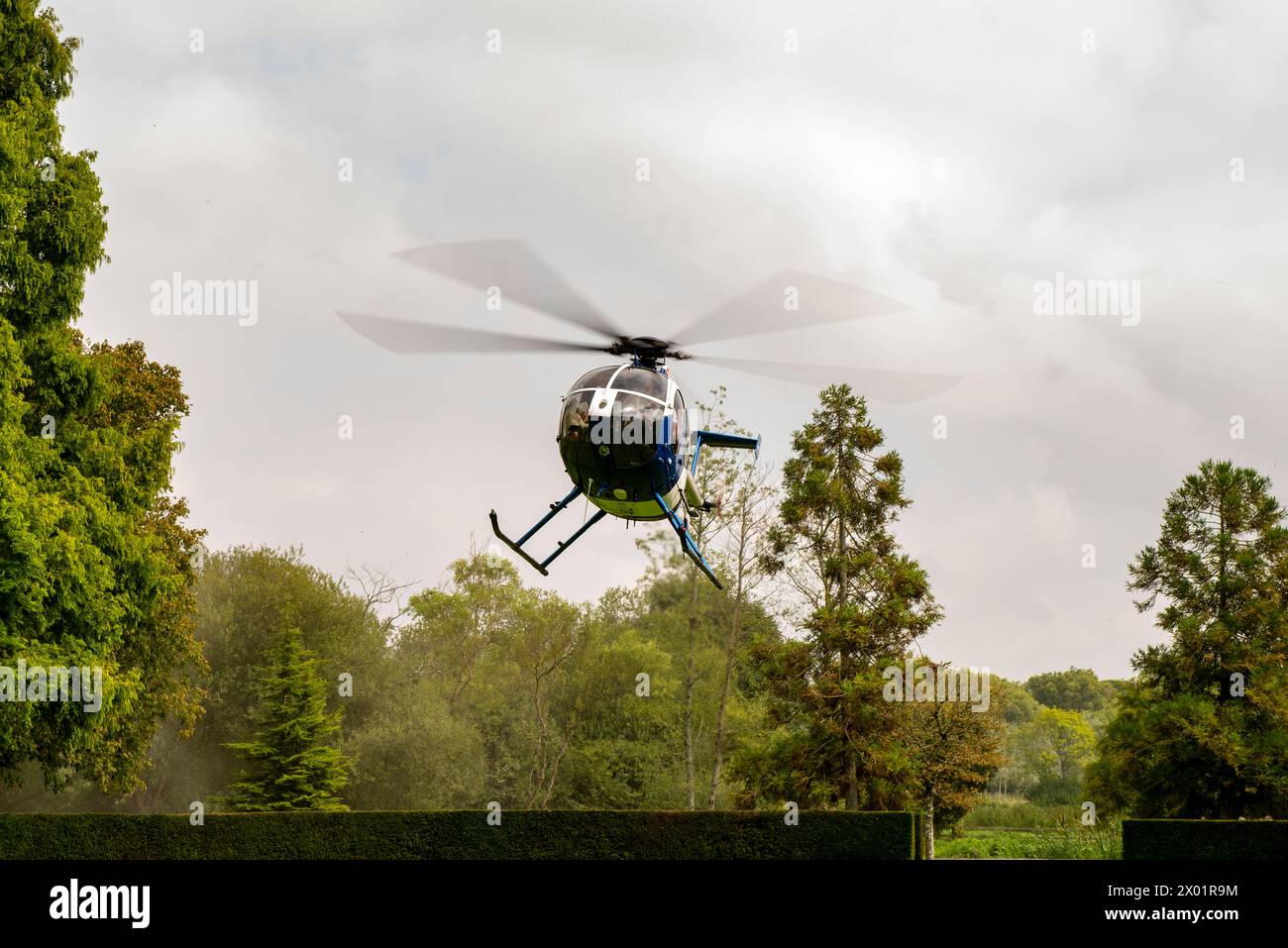 Helicopter landing country house hi-res stock photography and images ...