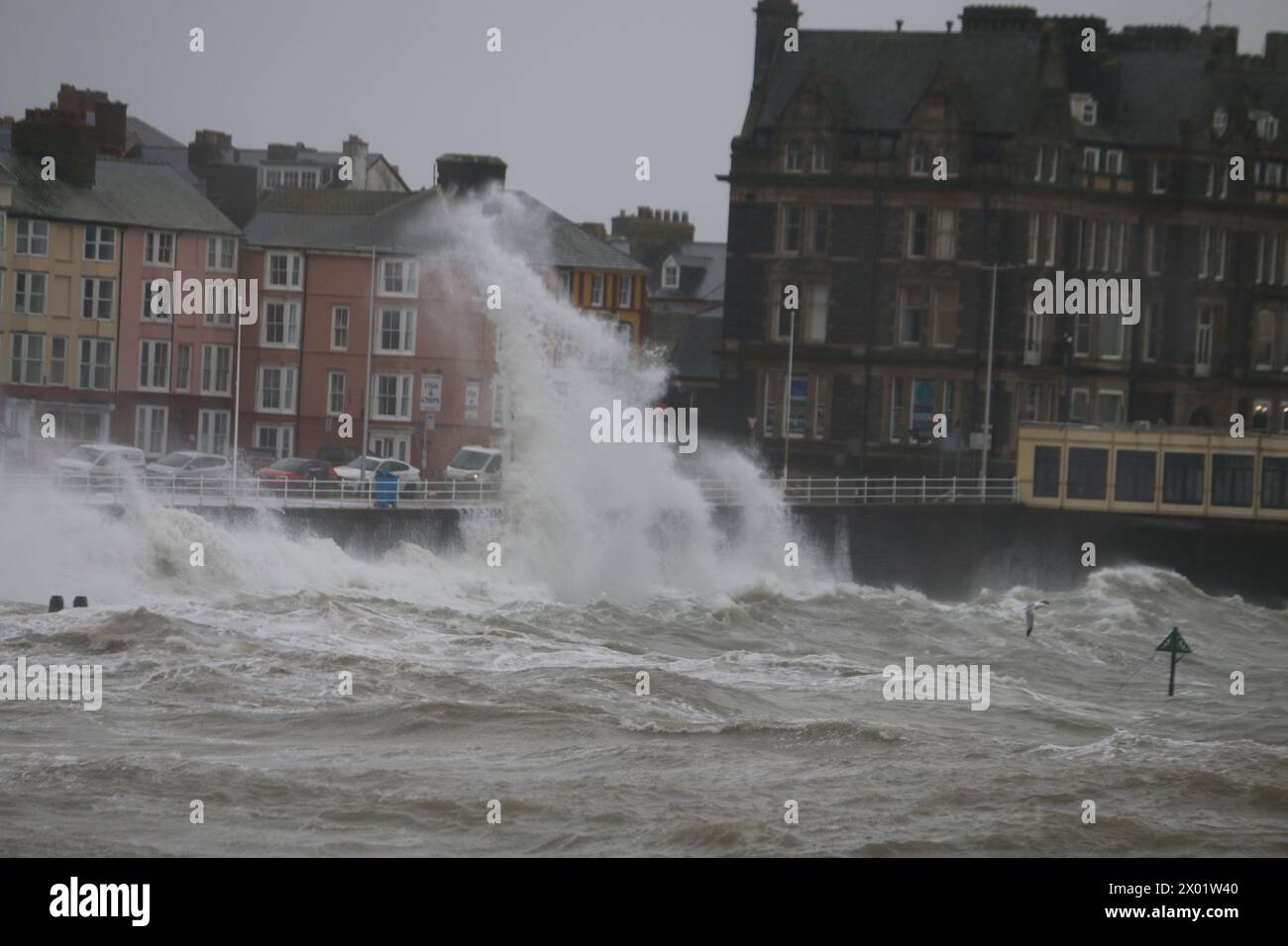 Big waves and heavy rain on seafront hi-res stock photography and ...