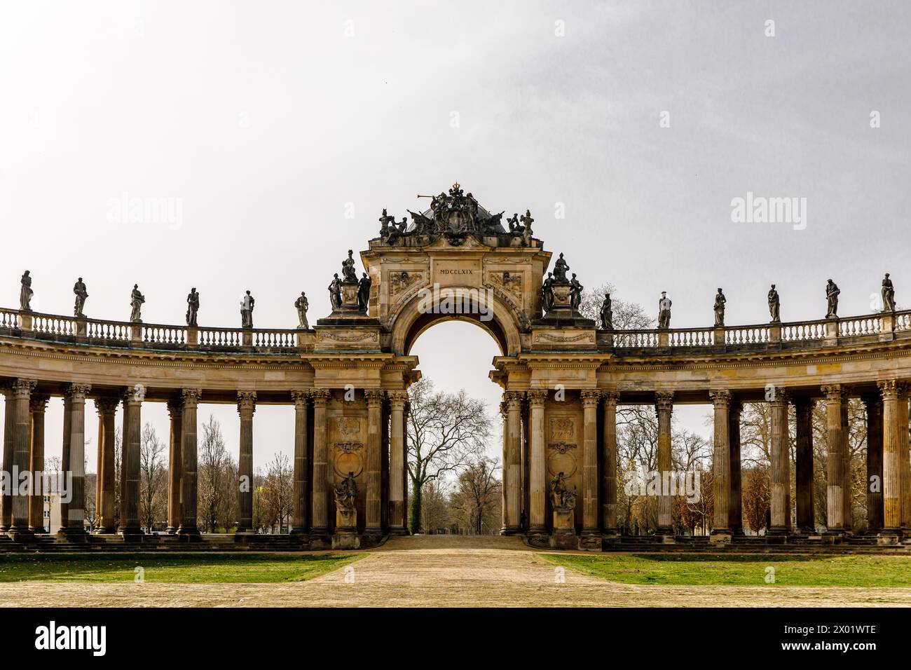 The elaborate arch, surrounded by detailed statues and columns Stock ...