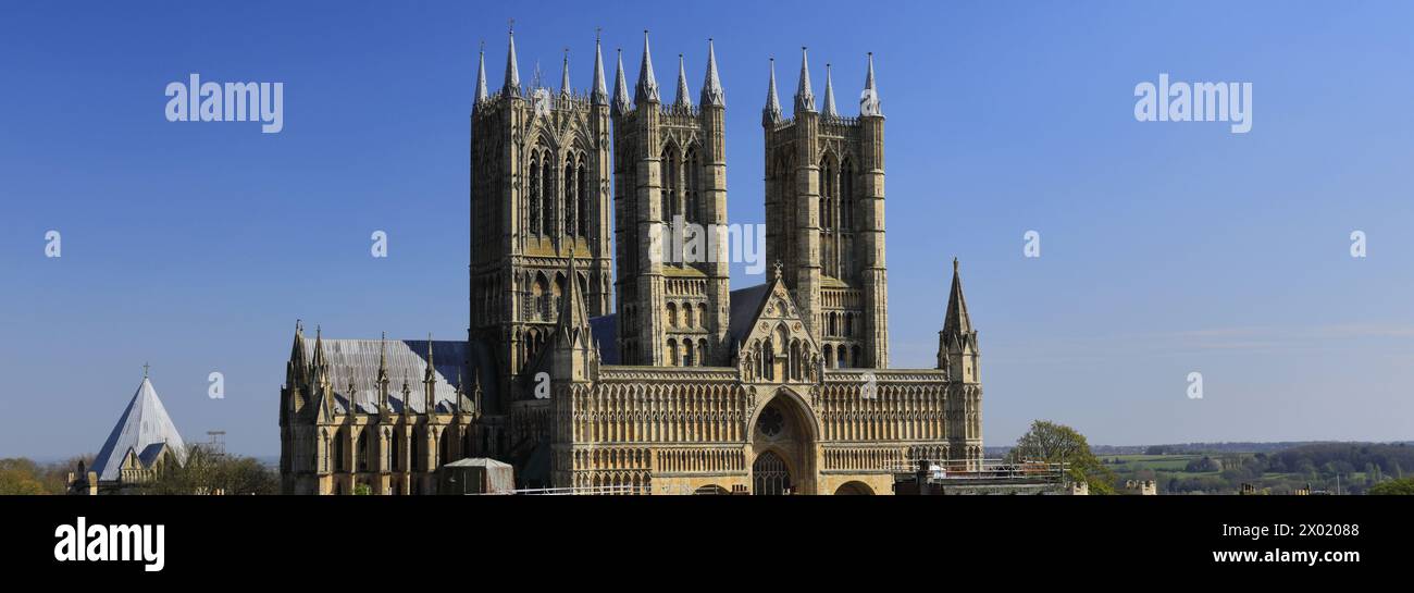 Spring colours over Lincoln cathedral, Lincoln City, Lincolnshire ...