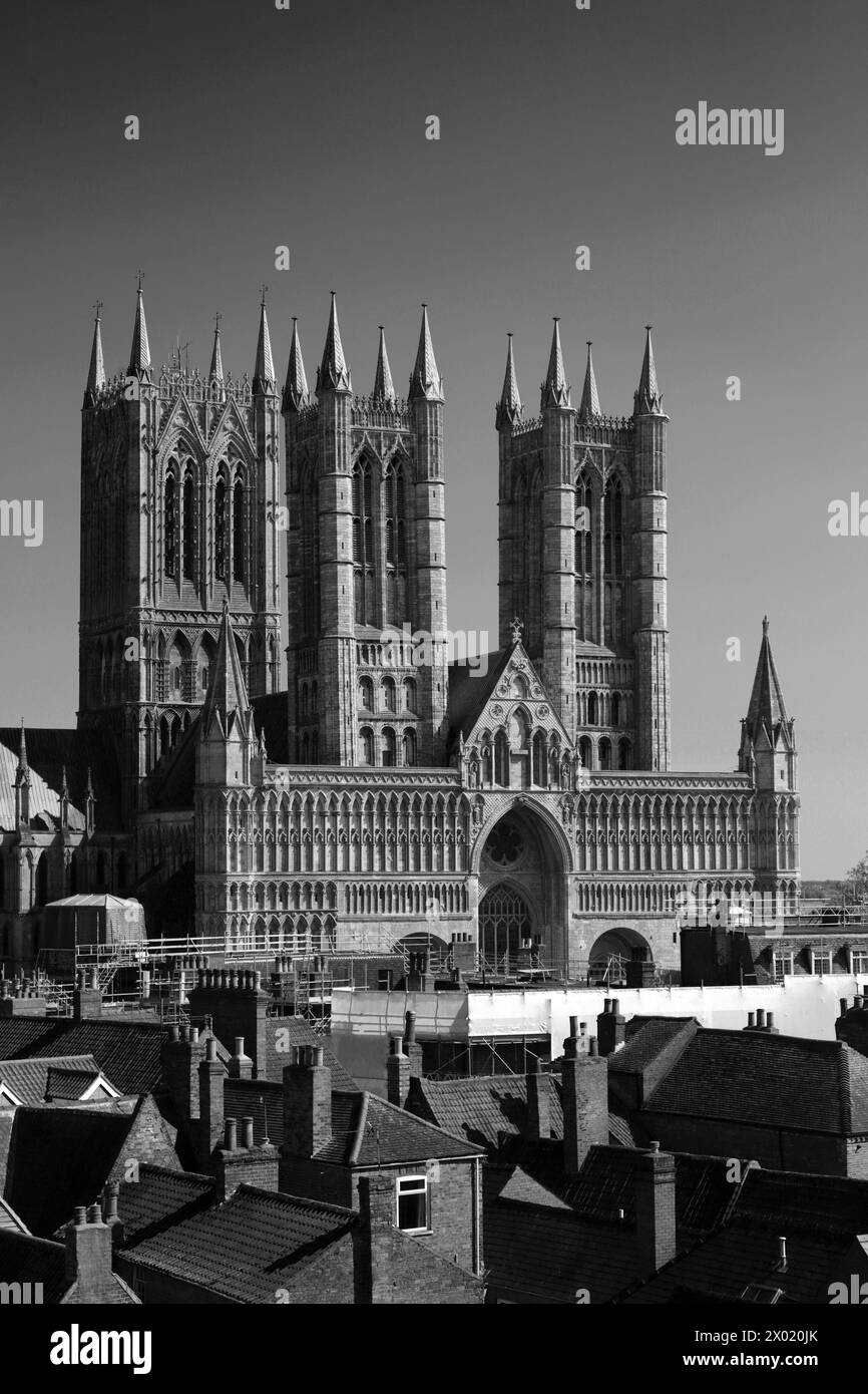 Spring colours over Lincoln cathedral, Lincoln City, Lincolnshire ...